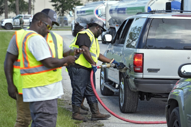 Floridians cleaning up from Hurricane Milton are hampered by a widespread fuel shortage | News ...